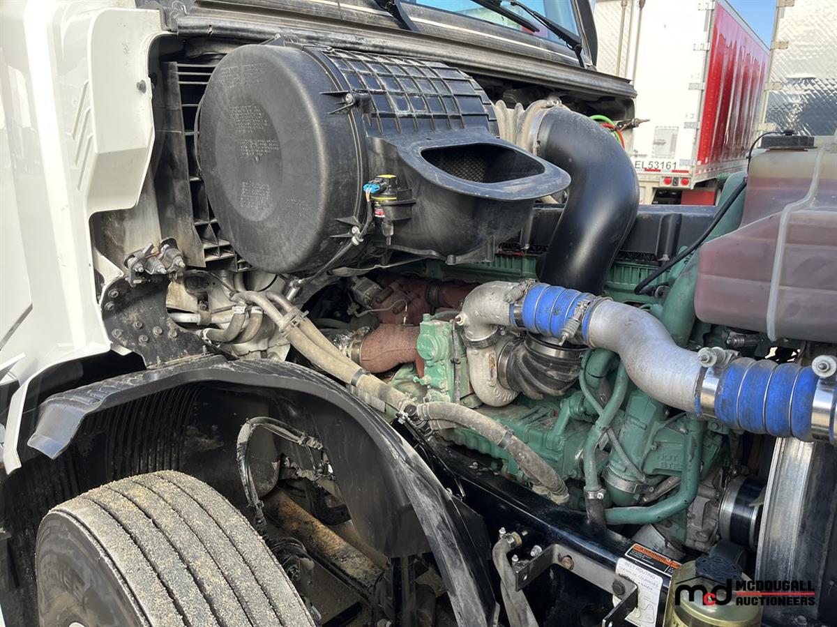 2023 Volvo VNL T/A Sleeper Semi Truck